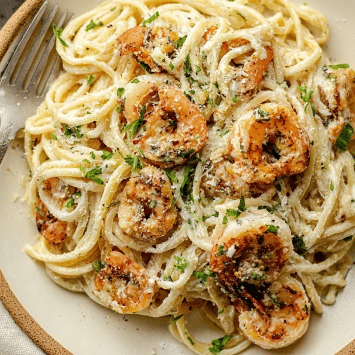 Garlic Butter Shrimp Pasta - Yummy Temple